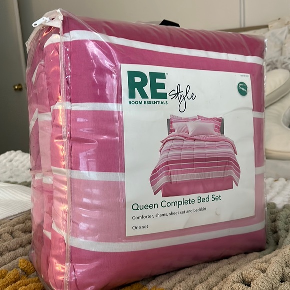 Room Essentials | Bedding | Room Essentials Complete Queen Bed Set ...